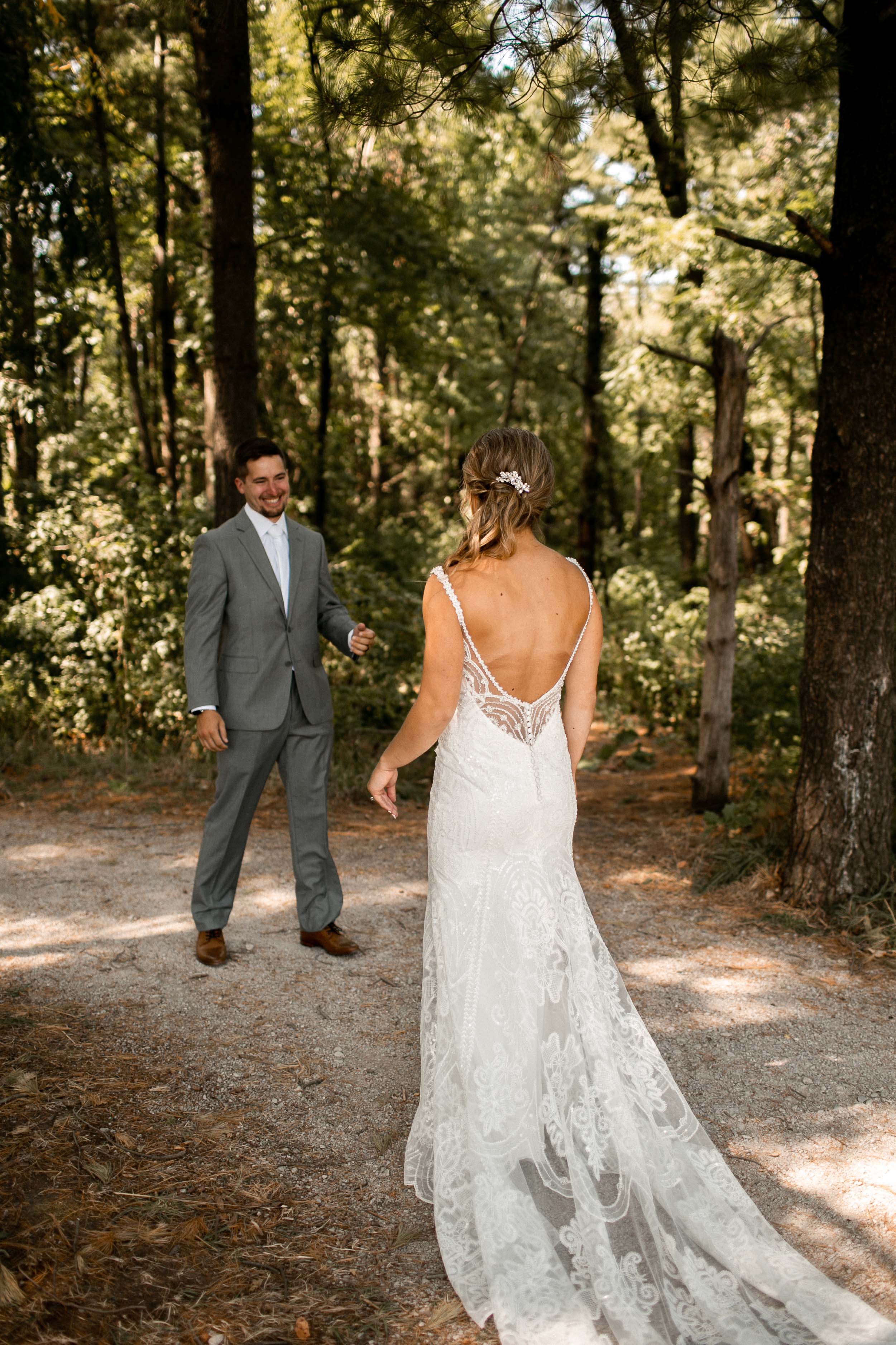 Mason + Mikayla | Jester Park Lodge Wedding - lephotodesign.com