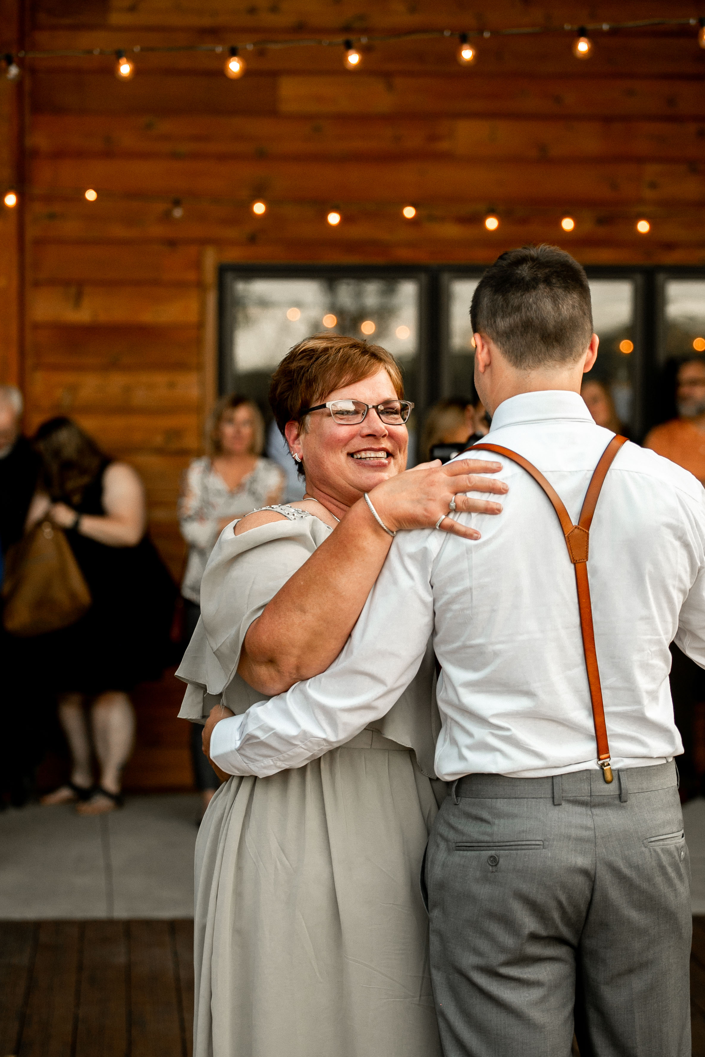 Mason + Mikayla | Jester Park Lodge Wedding - lephotodesign.com