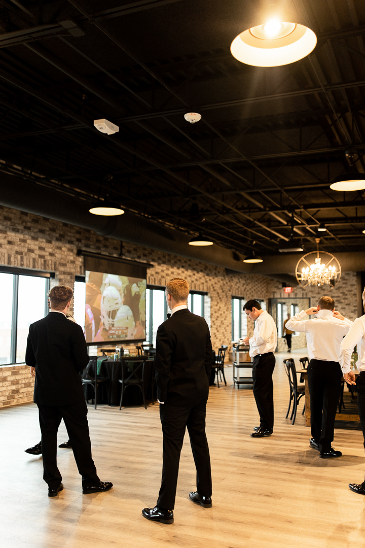 Toast Ankeny, Wedding Day | Will + Allison - lephotodesign.com