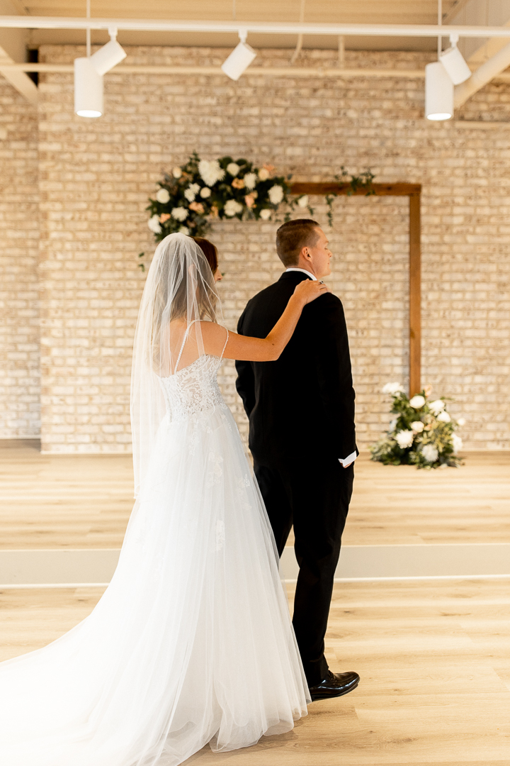 Toast Ankeny, Wedding Day | Will + Allison - lephotodesign.com